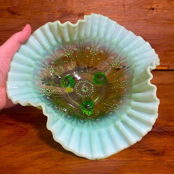 Fenton | Art | Vintage Fenton Green Opalescentglass Ruffled Flower Tree ...